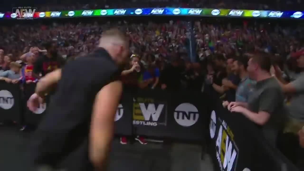 Jon Moxley puts the hurt on Kenny Omega Backstage at AEW Dynamite - نماشا
